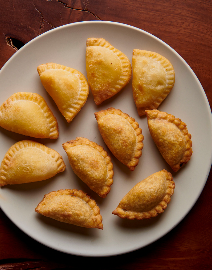 Meat Sambousik 12pcs – Oli’s